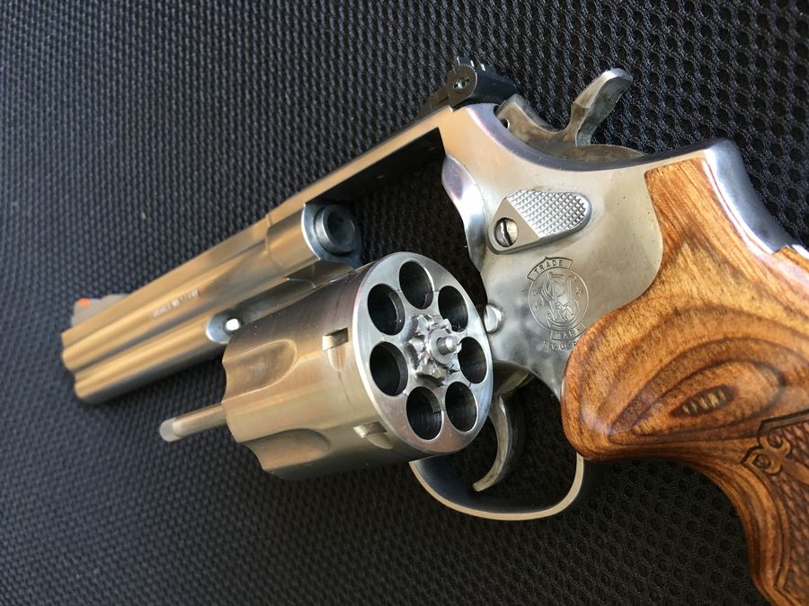 Smith And Wesson 686 Stainless Steel, 7 Round Cylinder.Excellent .357 ...